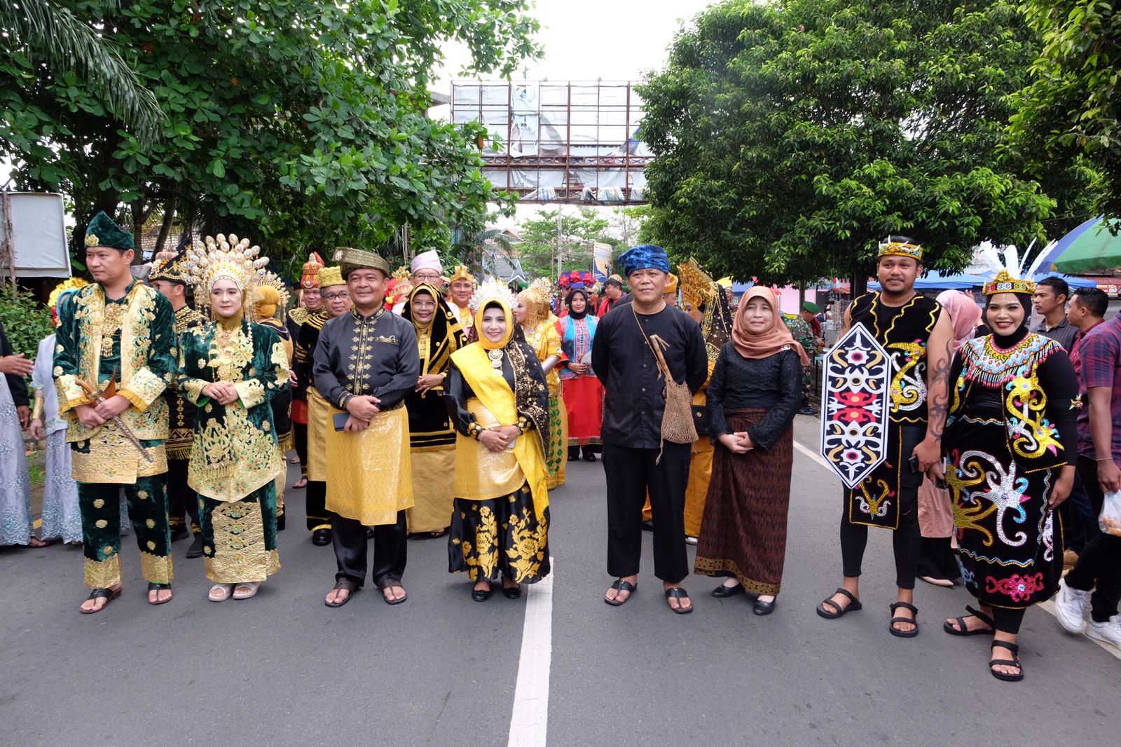 Rahma dan Agung Kompak Kenakan Baju Adat di Pawai Budaya HUT RI ke-77 ...
